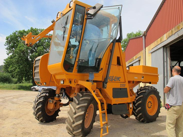 Pellenc S.A. Cedex (France) 3300 Grape harvester machine Internal ...